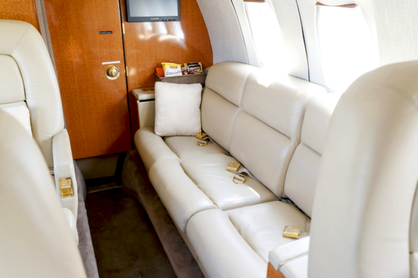 HAWKER 700 – Starjet, Inc.